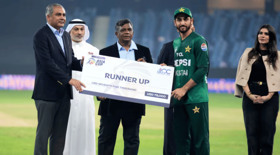 Pakistan Captain Salman Ali Agha Booed After Tossing Runners-Up Cheque ...